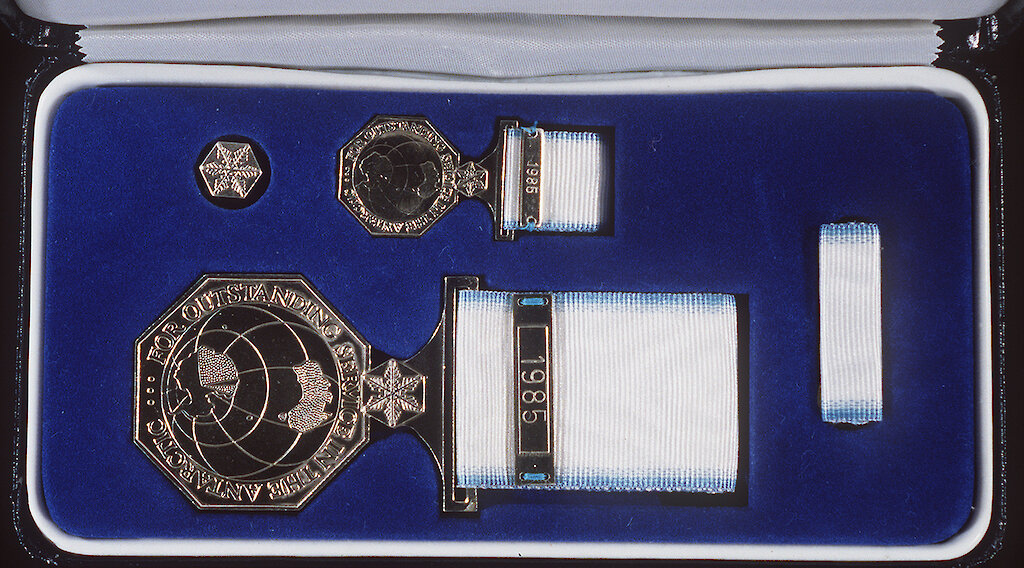 Australian Antarctic Medal celebrates 25 years — Australian Antarctic ...