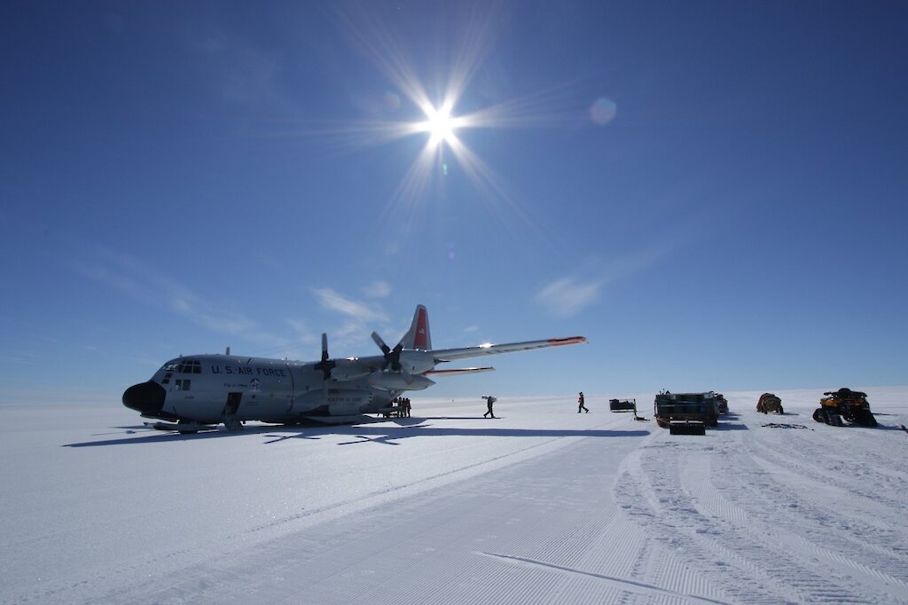 Airborne in Antarctica — Australian Antarctic Program (News 2017)