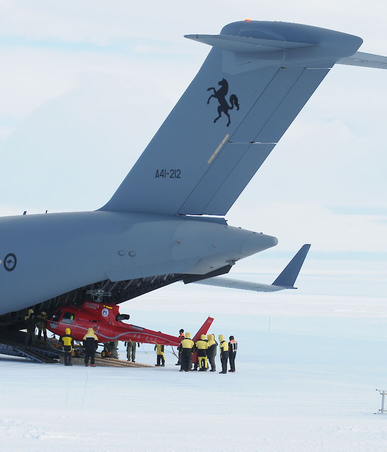 Airborne in Antarctica – Australian Antarctic Program (News 2017)