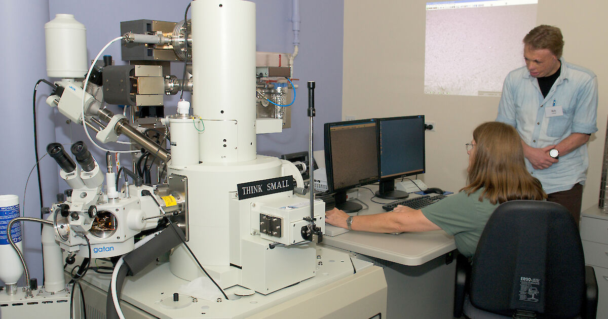 Illuminating mysteries of the microscopic world – Australian Antarctic ...