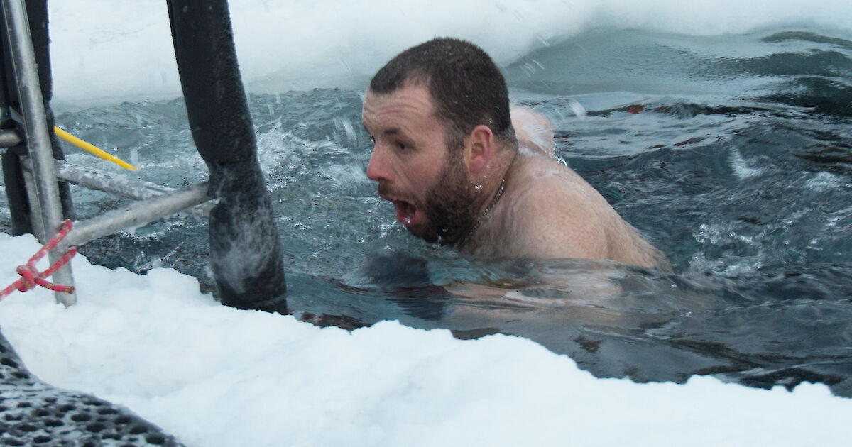 Midwinter madness — Antarctic expeditioners plunge into icy pool ...