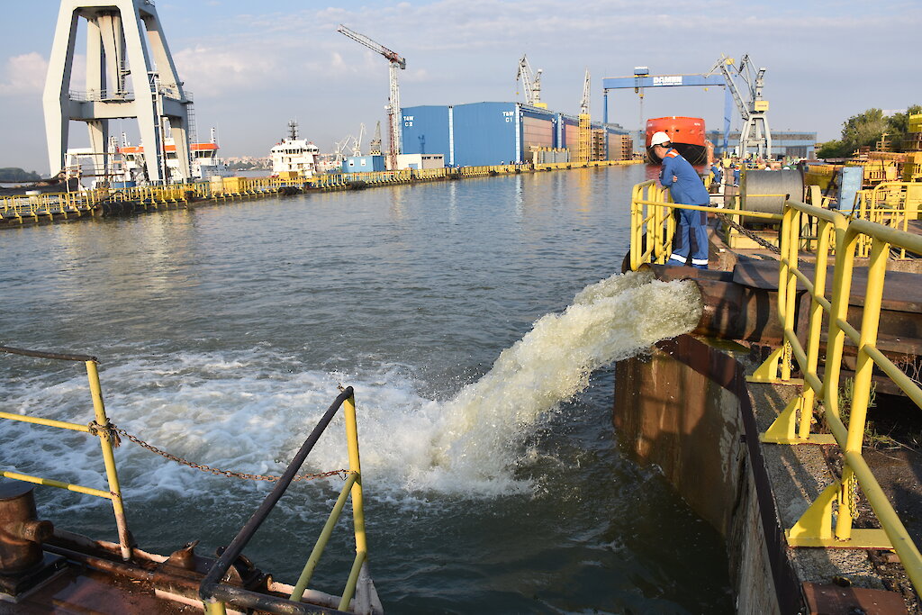 Antarctic icebreaker afloat — Australian Antarctic Program (News 2018)