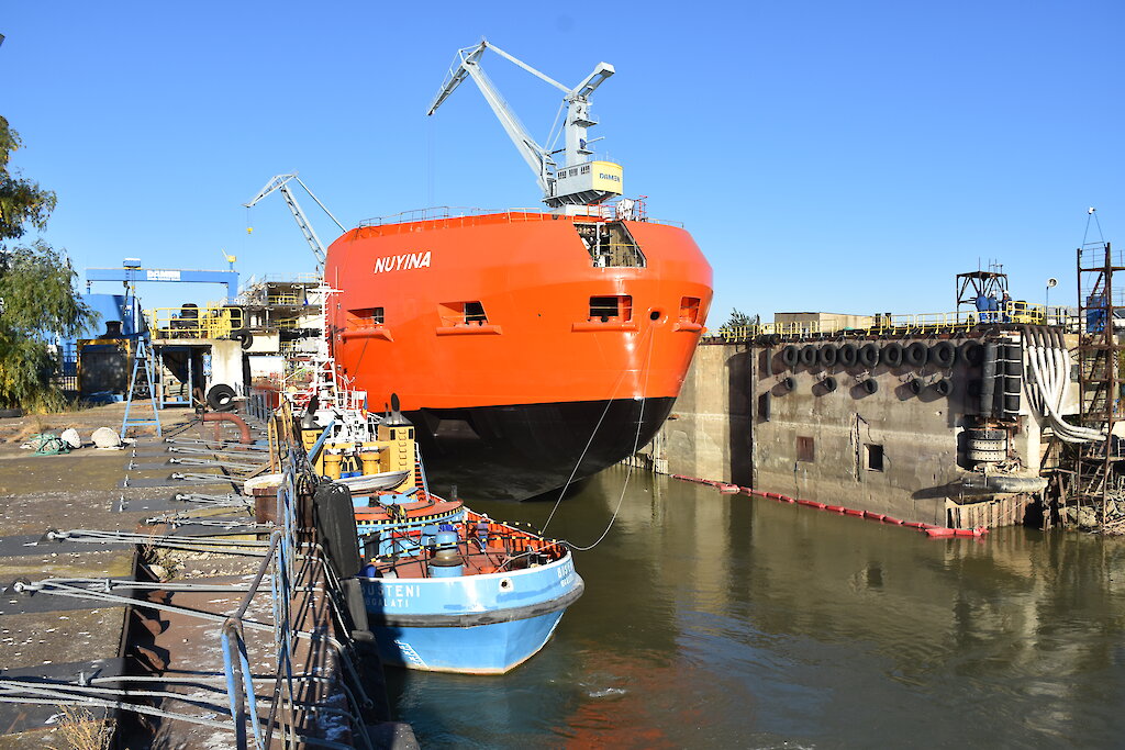 Antarctic icebreaker takes a turn — Australian Antarctic Program (News ...
