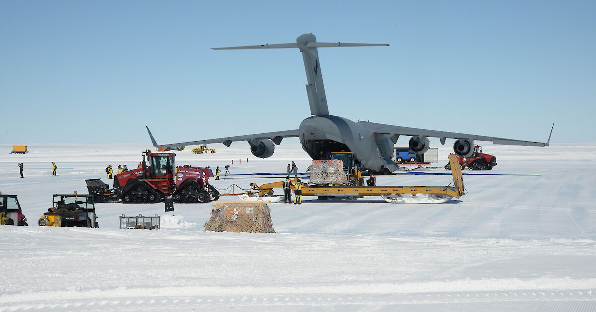 Heavy-lift flights boost Antarctic capabilities – Magazine Issue 30 ...