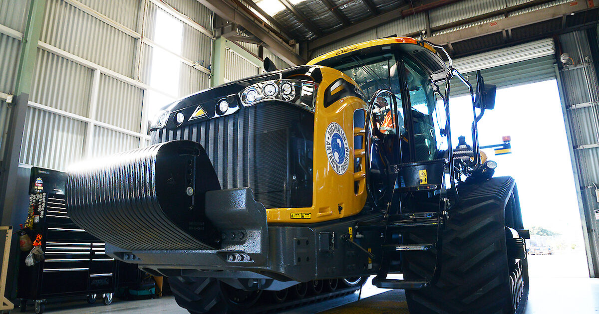 Heavy tractors chosen for Australia’s Antarctic inland ice quest ...