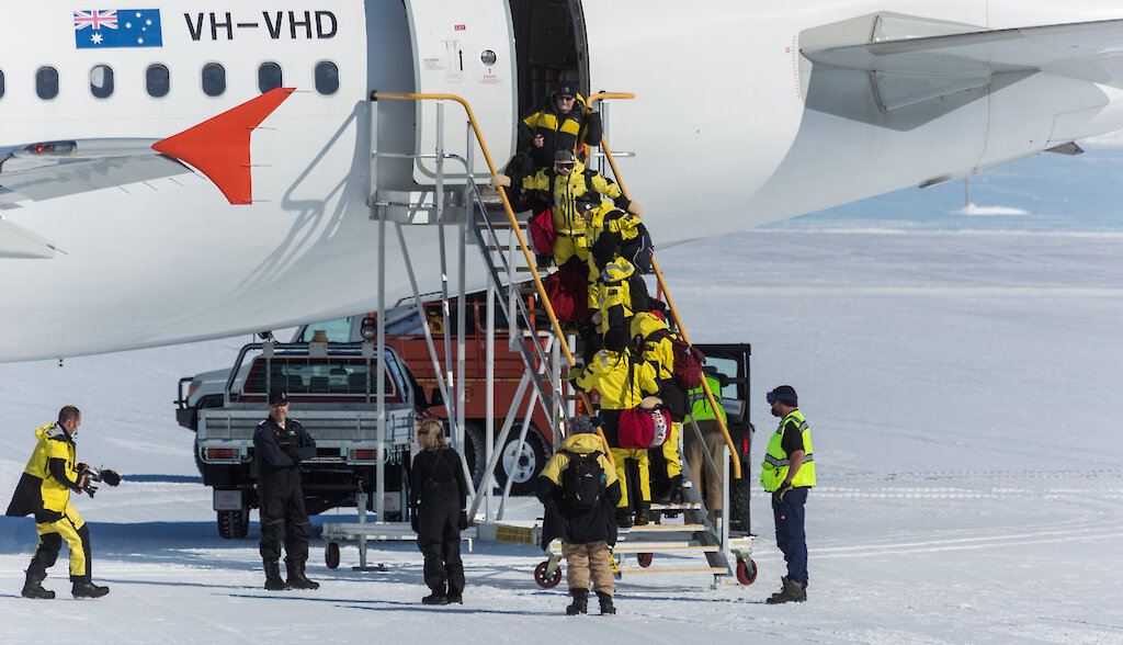 Weather window opens for Wilkins ice runway — Australian Antarctic ...