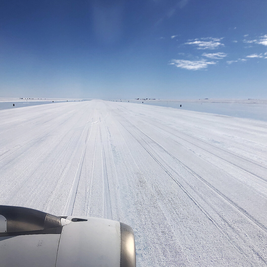 Weather window opens for Wilkins ice runway — Australian Antarctic ...