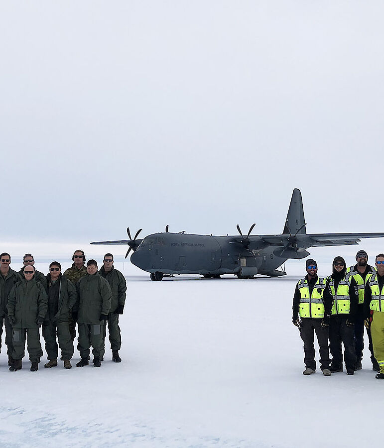 First Hercules flight from Australia to our Antarctic ice runway ...