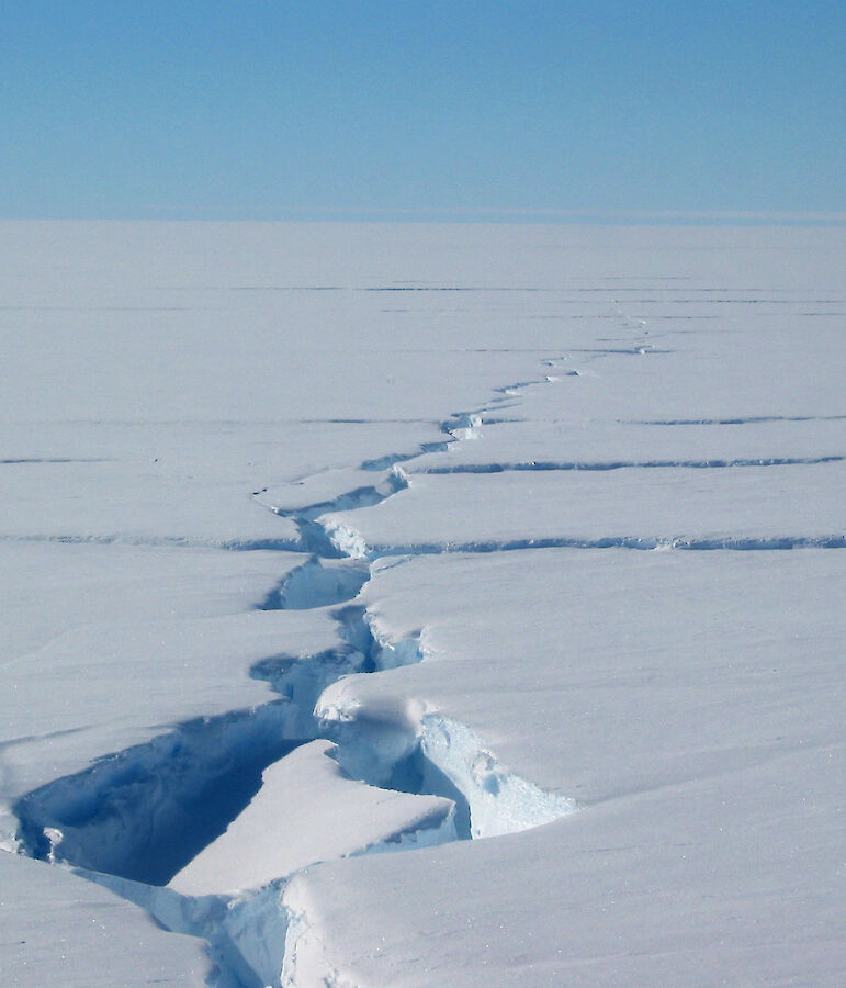 Explosive cyclones off Antarctica contribute to ice shelf calving ...
